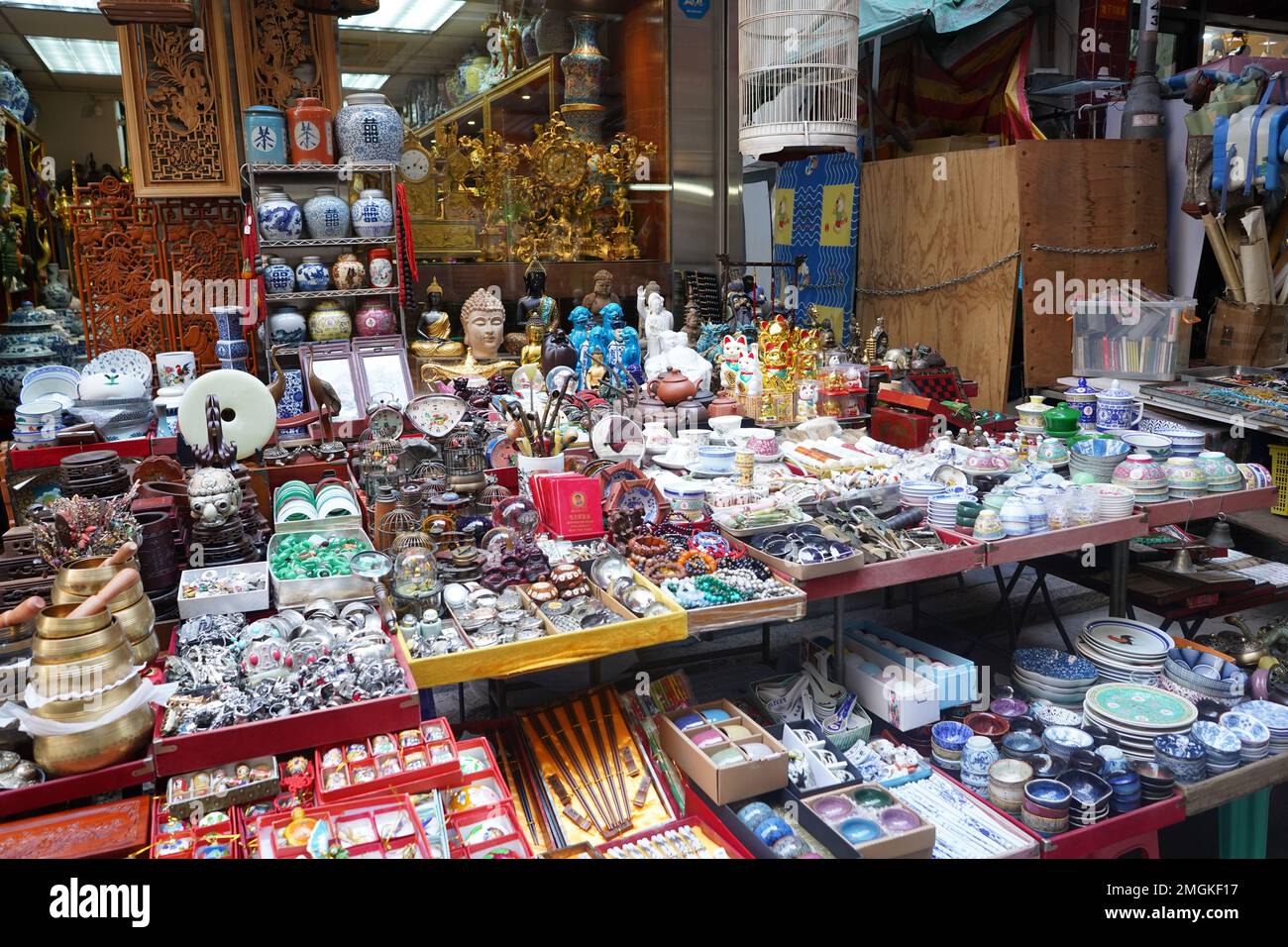 Cat Street antique market in Hong Kong, December 2022 Stock Photo - Alamy