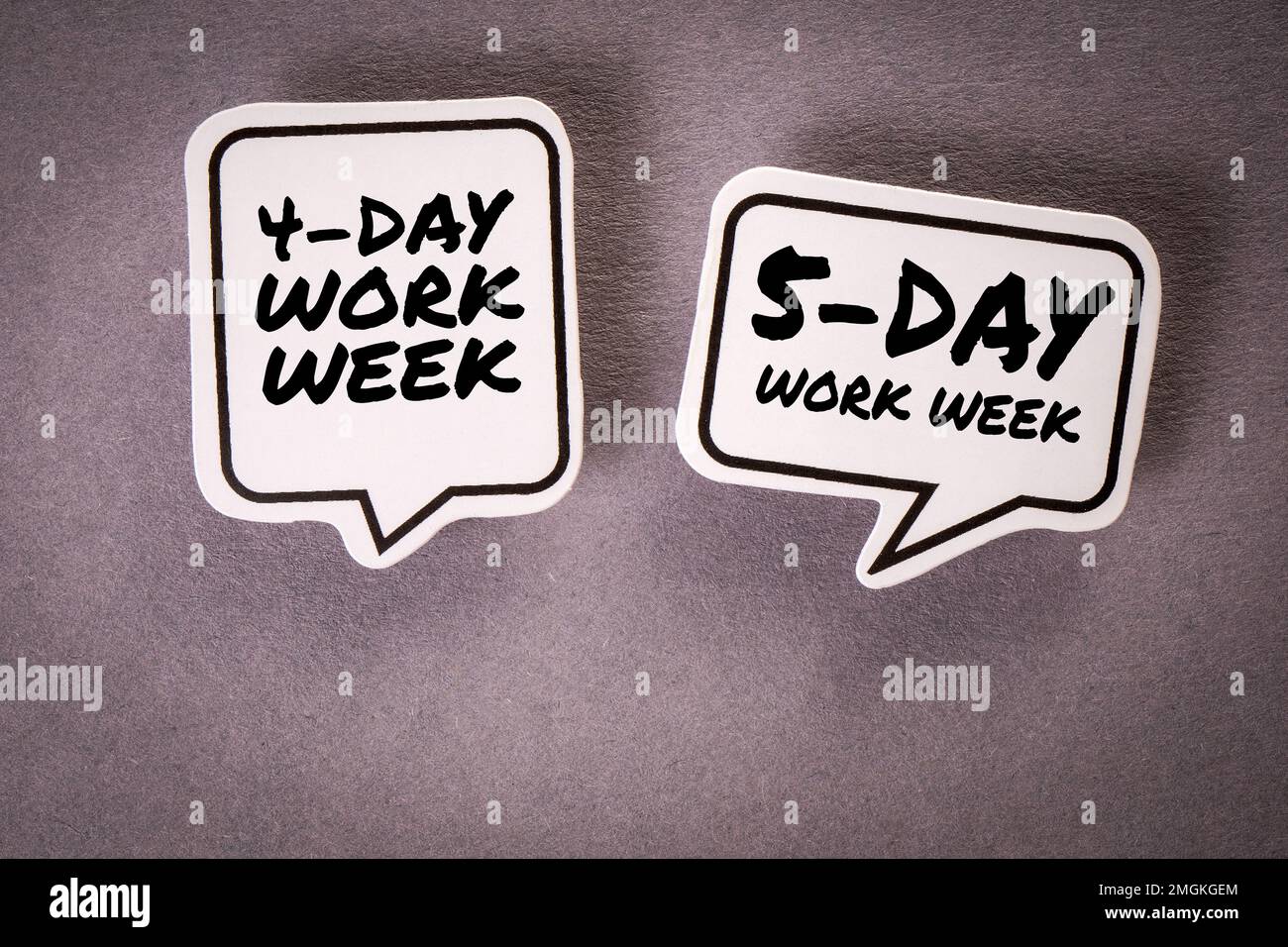 4-day and 5-day work week concept. Speech bubbles with text on a gray ...