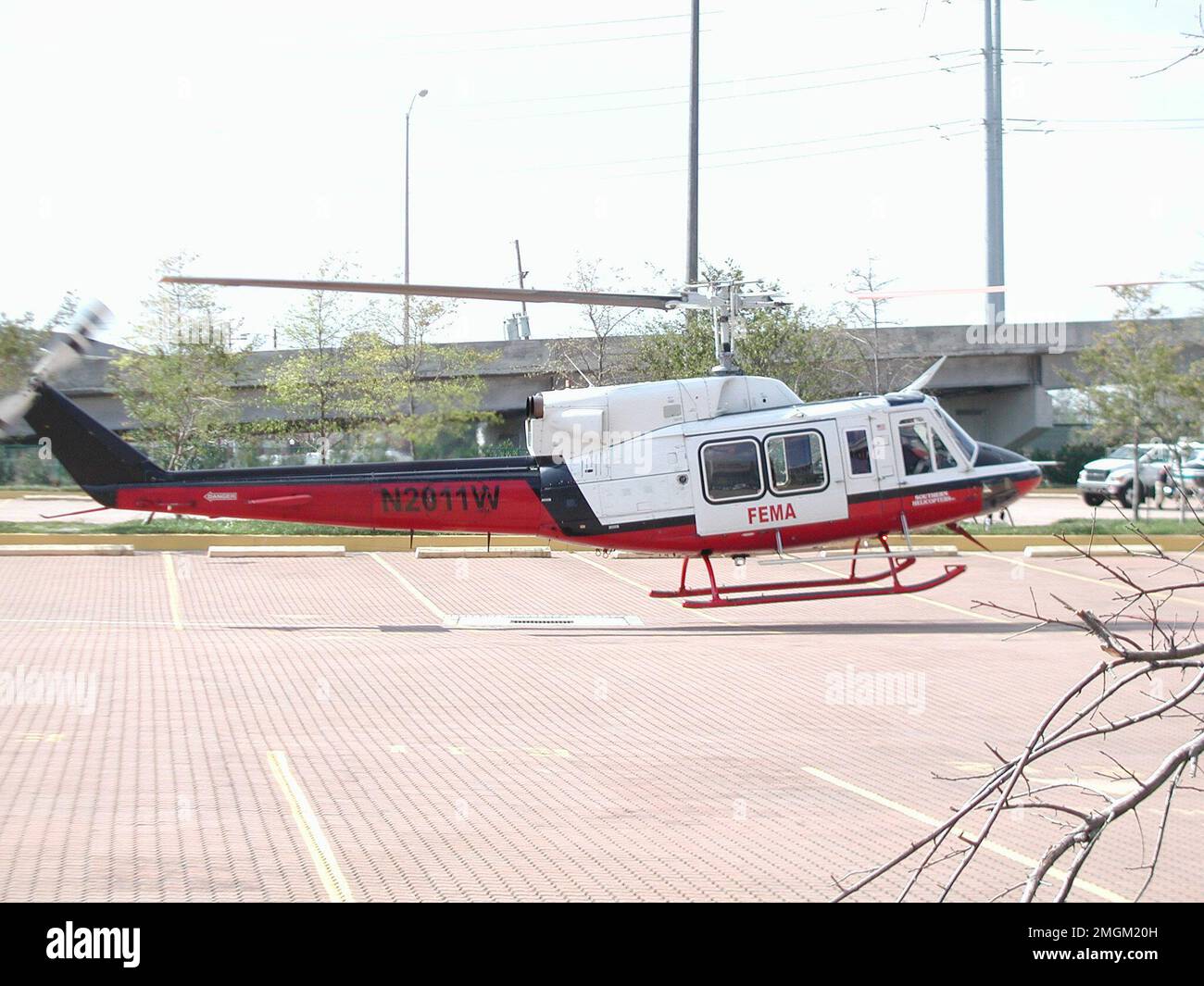 Aircrafts - Miscellaneous - 26-HK-56-49. FEMA helicopter landing in ...