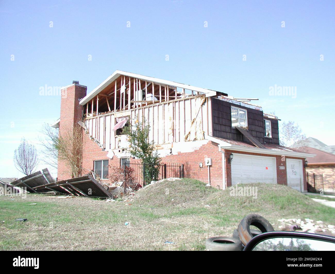 Aftermath - Miscellaneous - 26-HK-48-20. large house missing part of ...
