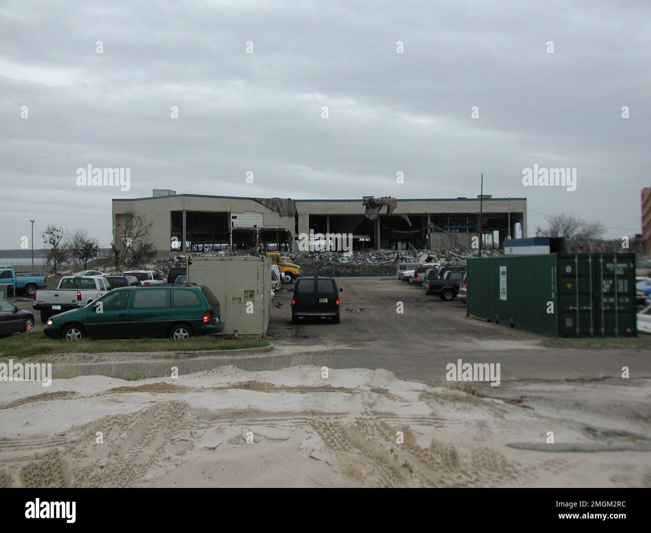 Aftermath - Miscellaneous - 26-HK-47-80. damaged commercial building ...