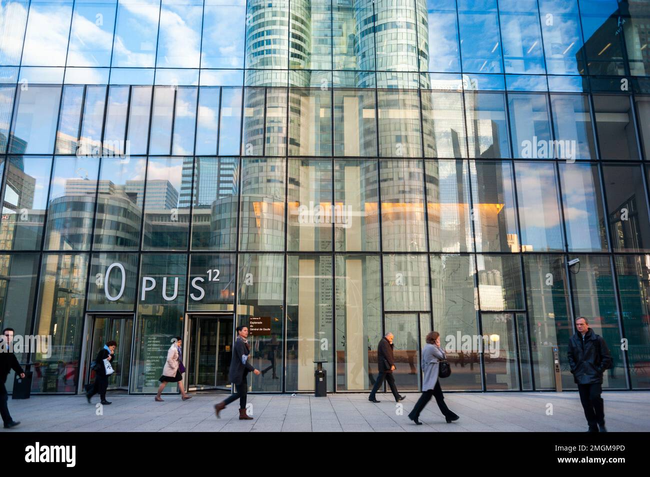 Walking to work paris hi-res stock photography and images - Alamy