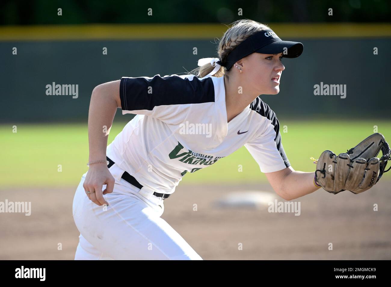 Cleveland State's Lindsay Ward (8) follows a ball during an NCAA ...