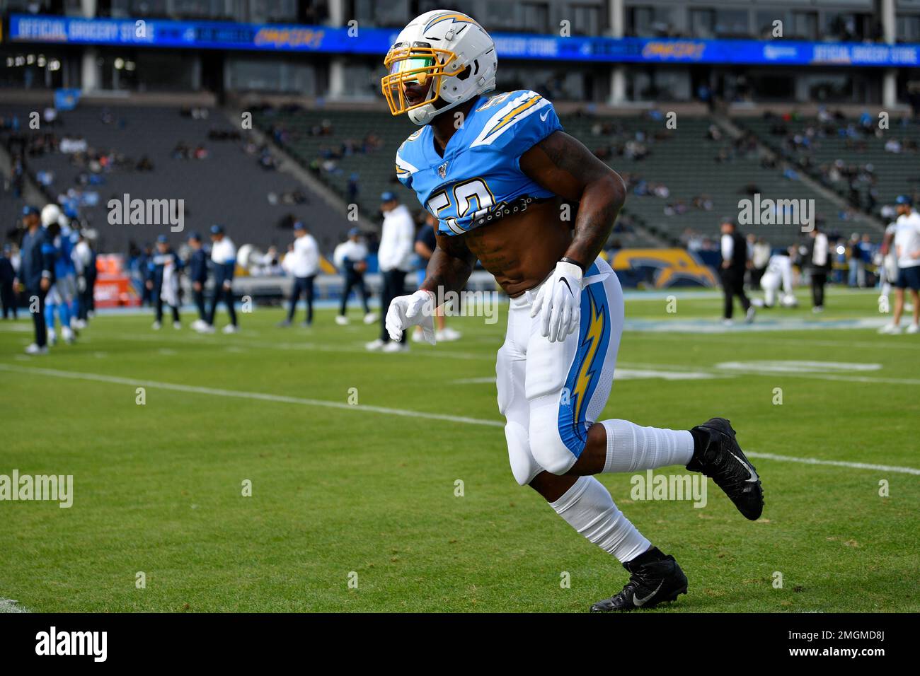Los Angeles Chargers linebacker Denzel Perryman warms up prior to an ...