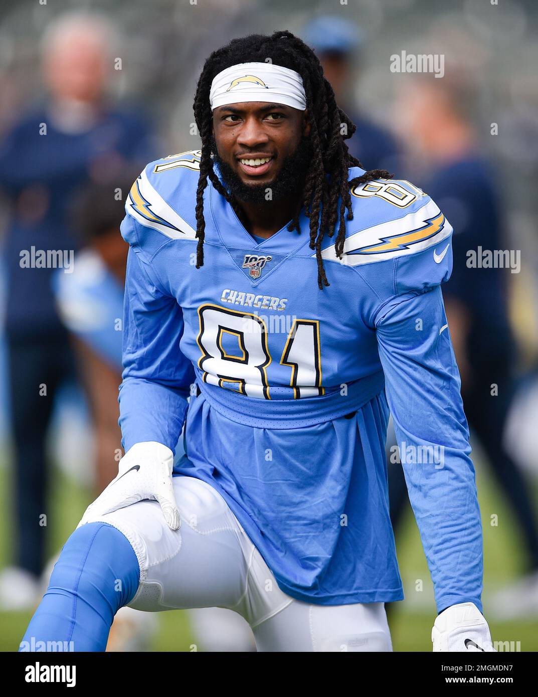 Los Angeles Chargers wide receiver Mike Williams warms up before an NFL ...