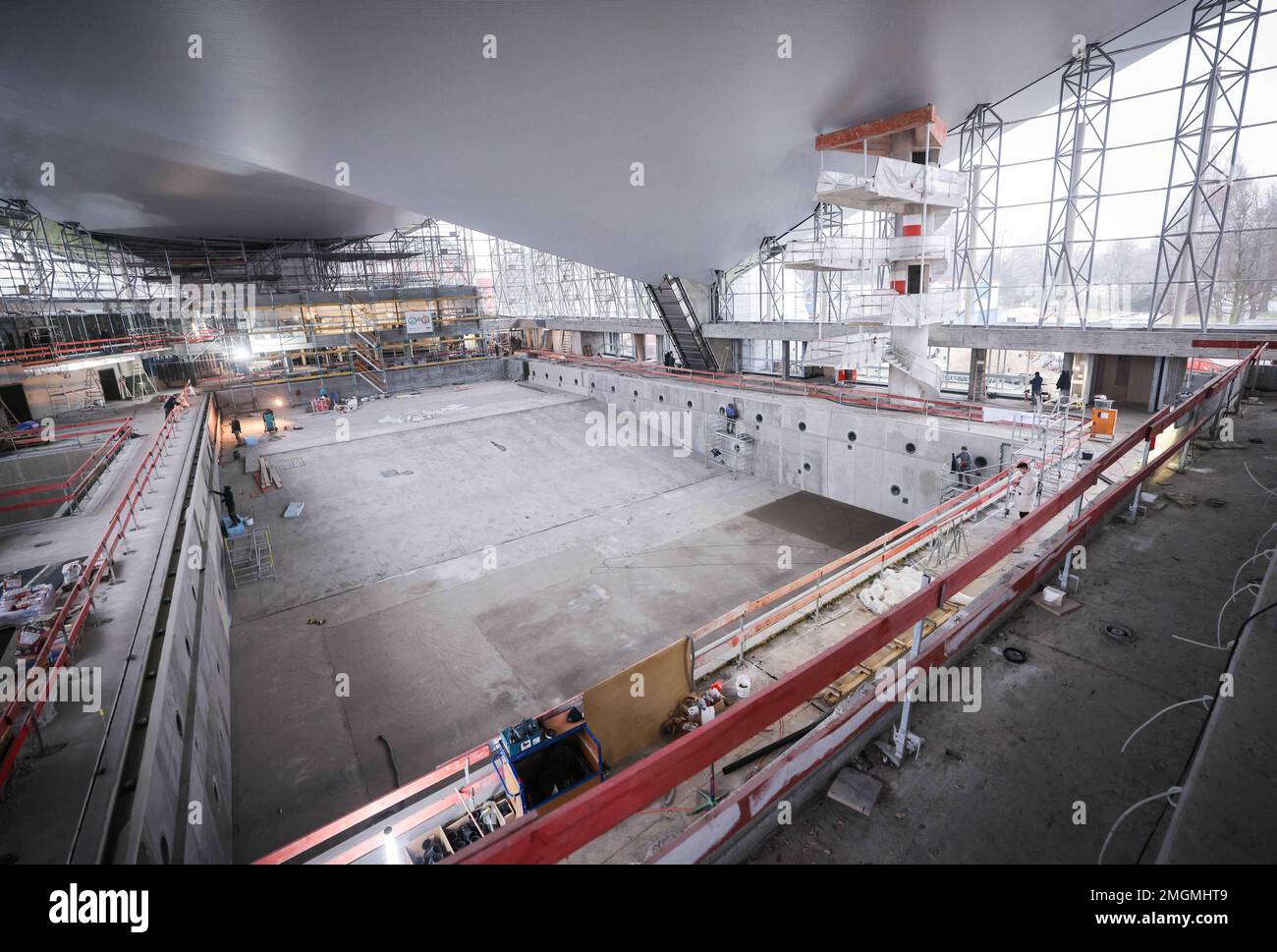 26 January 2023, Hamburg: View of the large pool on the construction ...