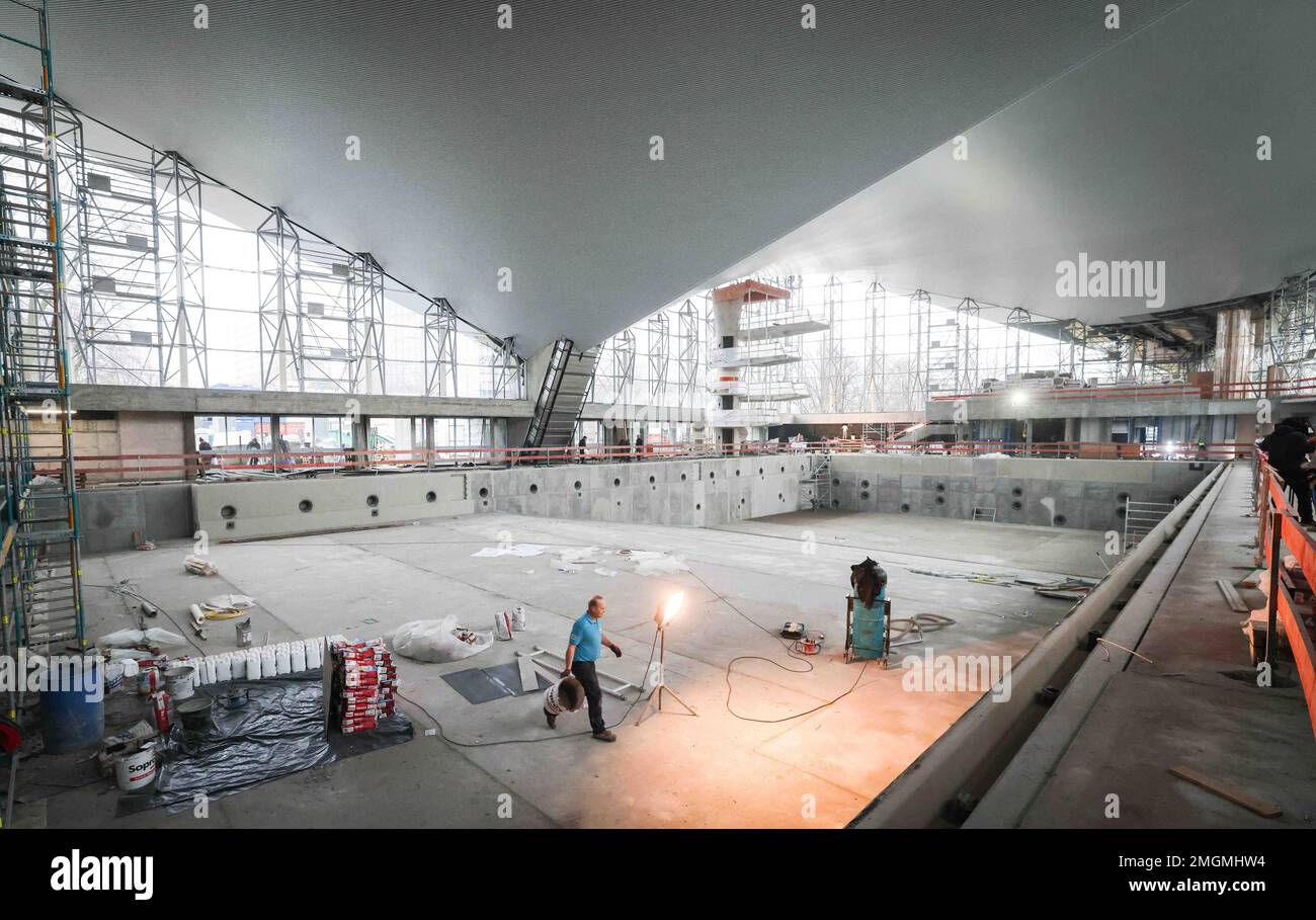26 January 2023, Hamburg: View of the large pool on the construction ...