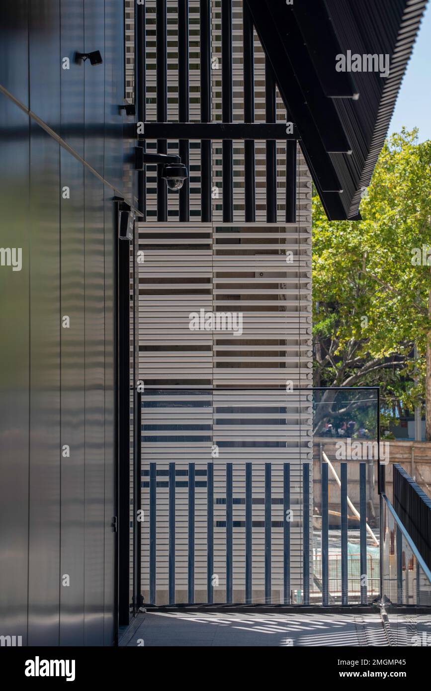 A closeup of the rear of the Plaza building and new Jacksons on George ...