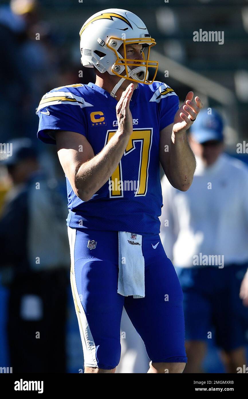 Los Angeles Chargers quarterback Phillip Rivers warms up before an NFL ...
