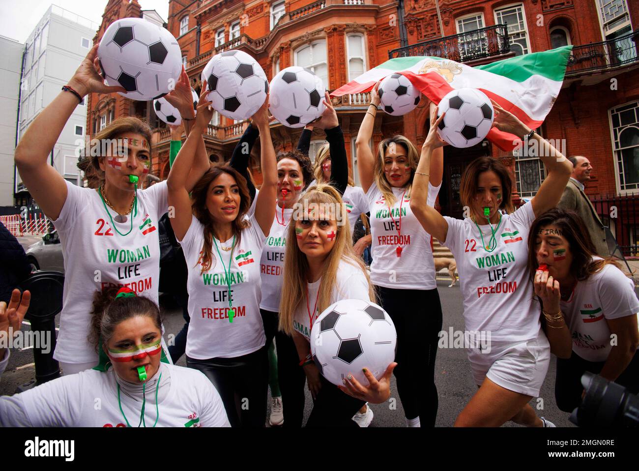 22 iranian women mahasa amini hi-res stock photography and images - Alamy