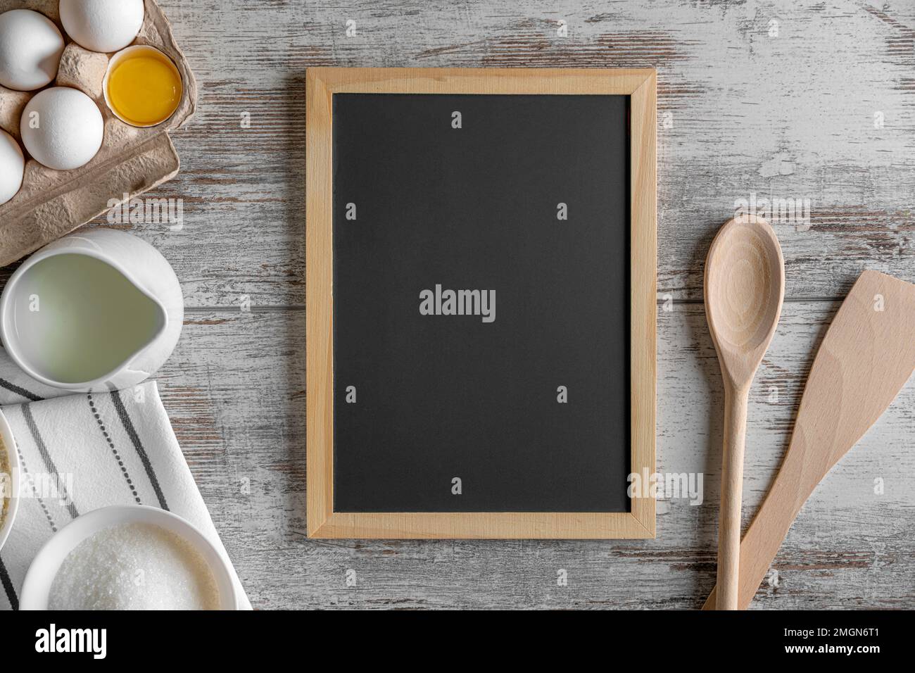 A plate for writing a recipe on the kitchen table Stock Photo - Alamy