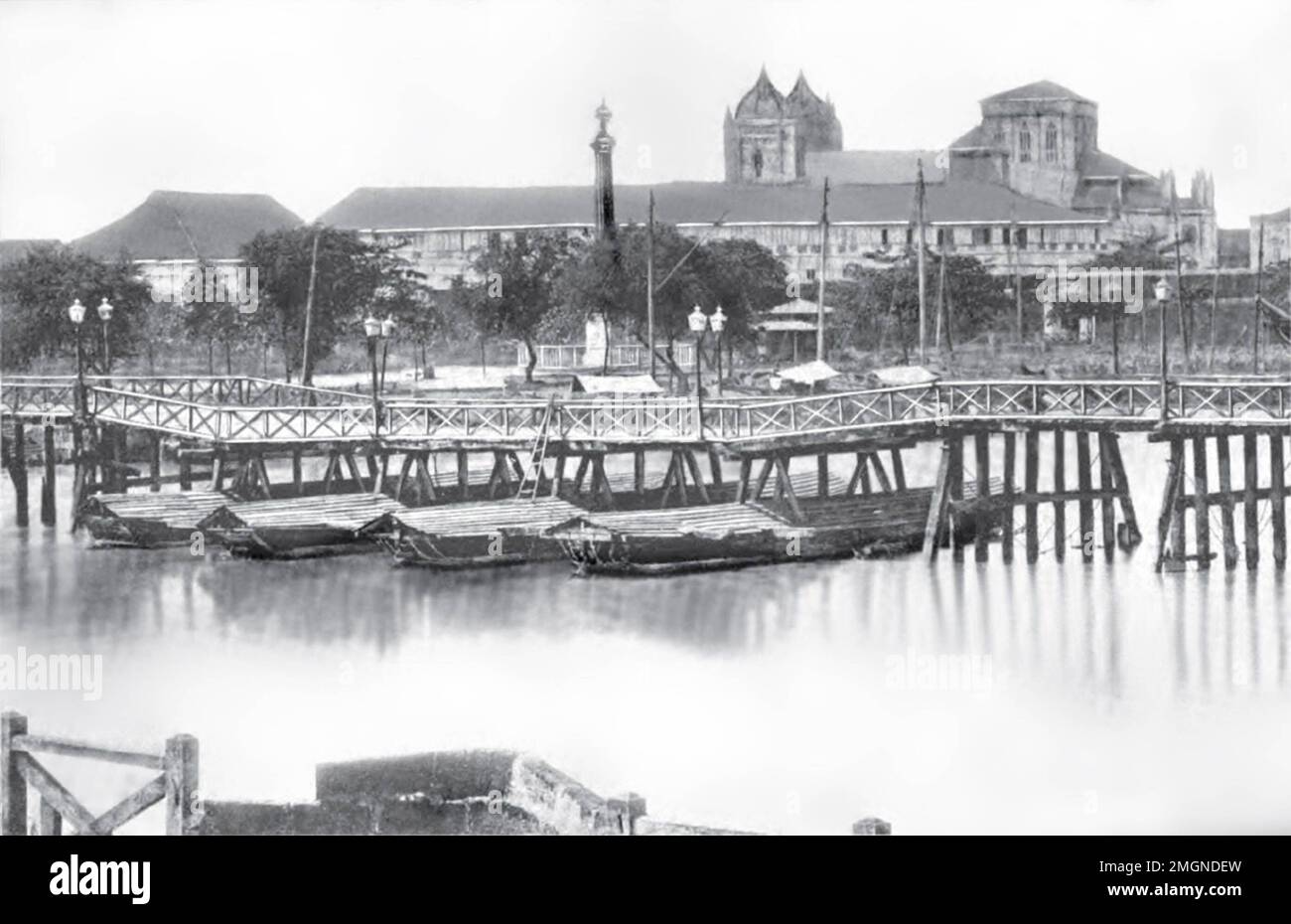 Temporary pontoon hi-res stock photography and images - Alamy