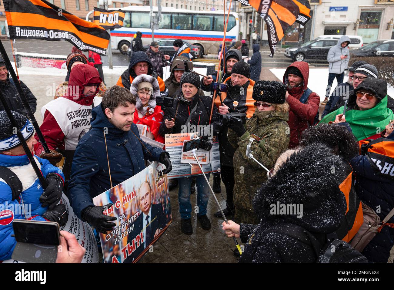 Activists of the Russian national liberation movement hold pro-Putin ...