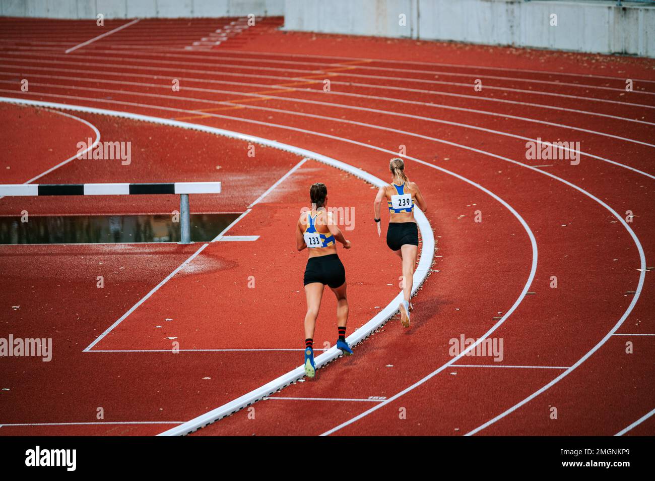 Male female athletes running marathon race hi-res stock photography and ...