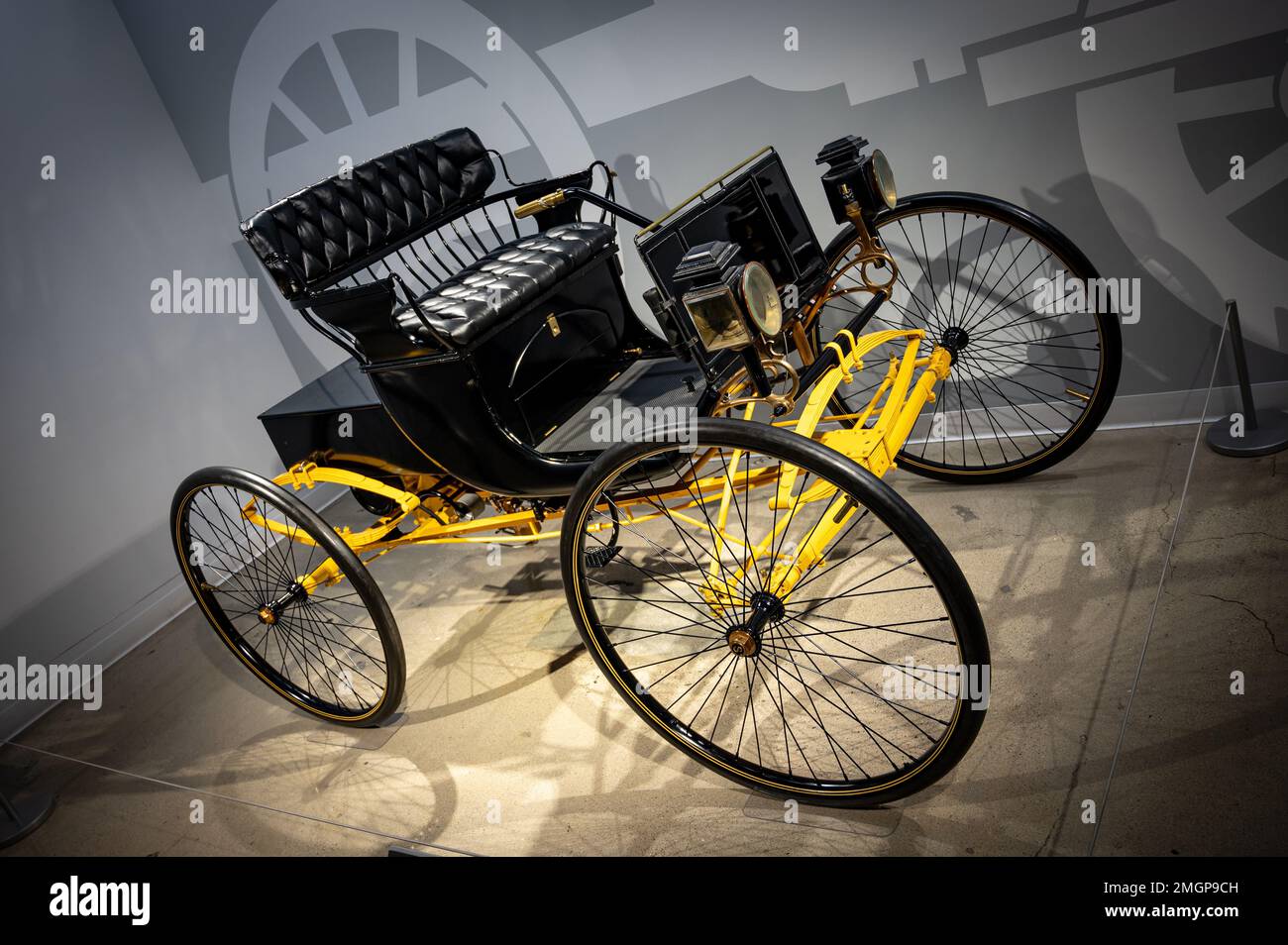 1900 Smith Runabout car in black and yellow color Stock Photo - Alamy