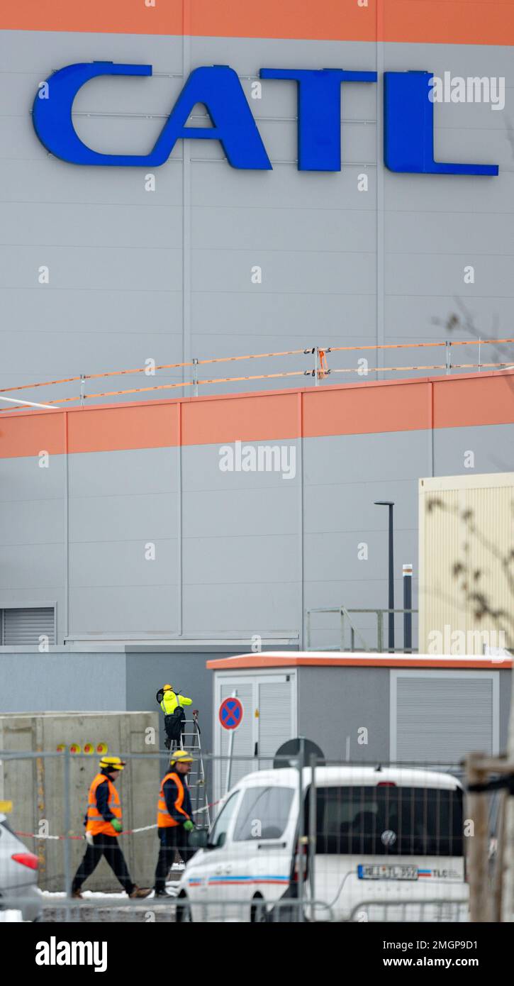 Amt Wachsenburg, Germany. 26th Jan, 2023. Workers build on the new ...