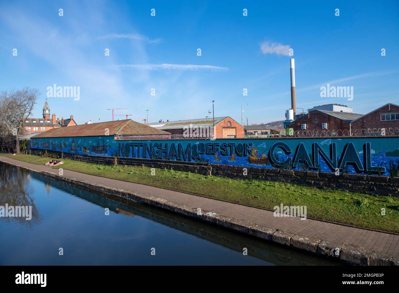Nottingham and Beeston Canal running parallel with London Road in ...