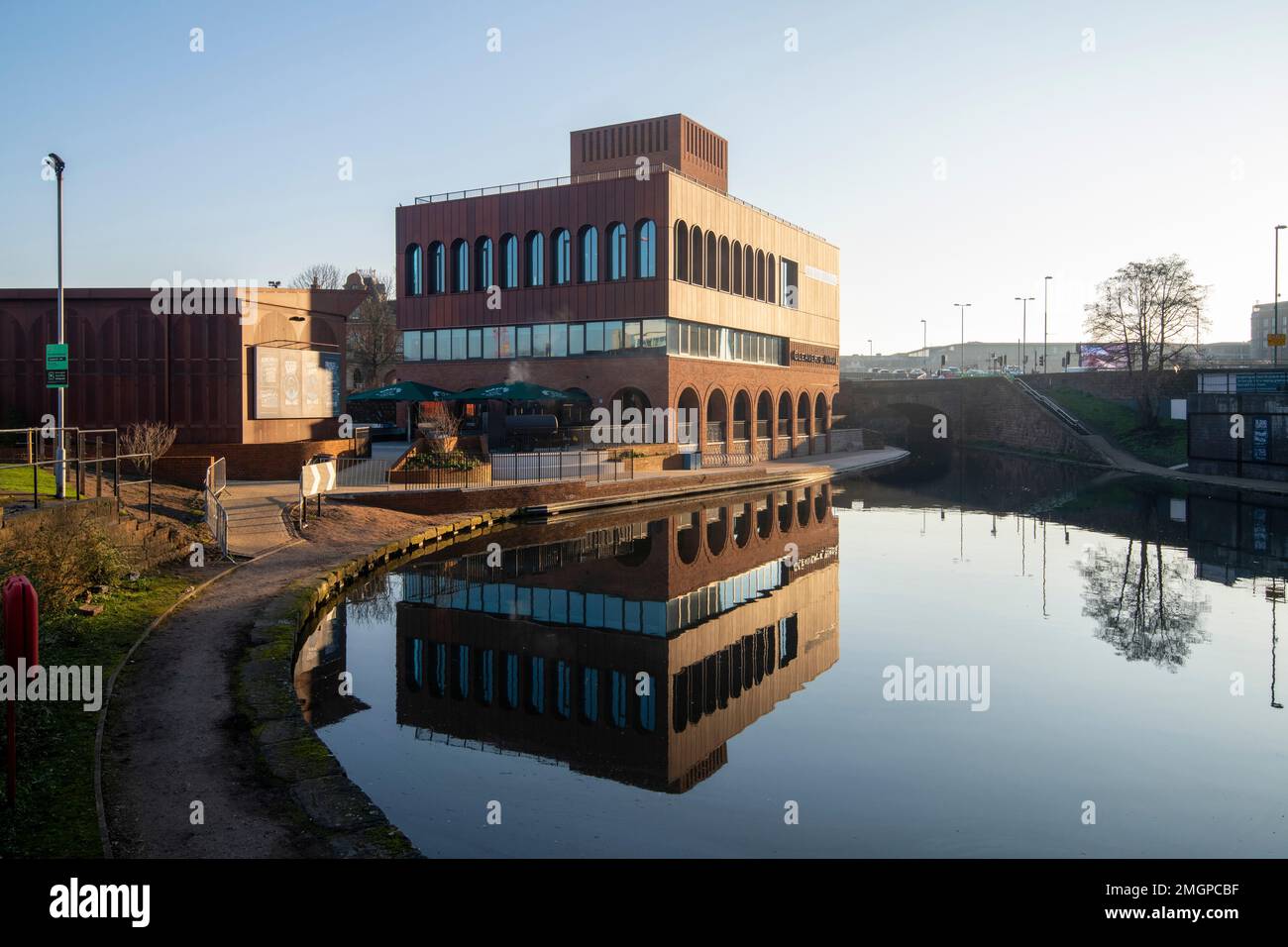 New Building at The Island Quarter, Canal Turn Nottingham City ...