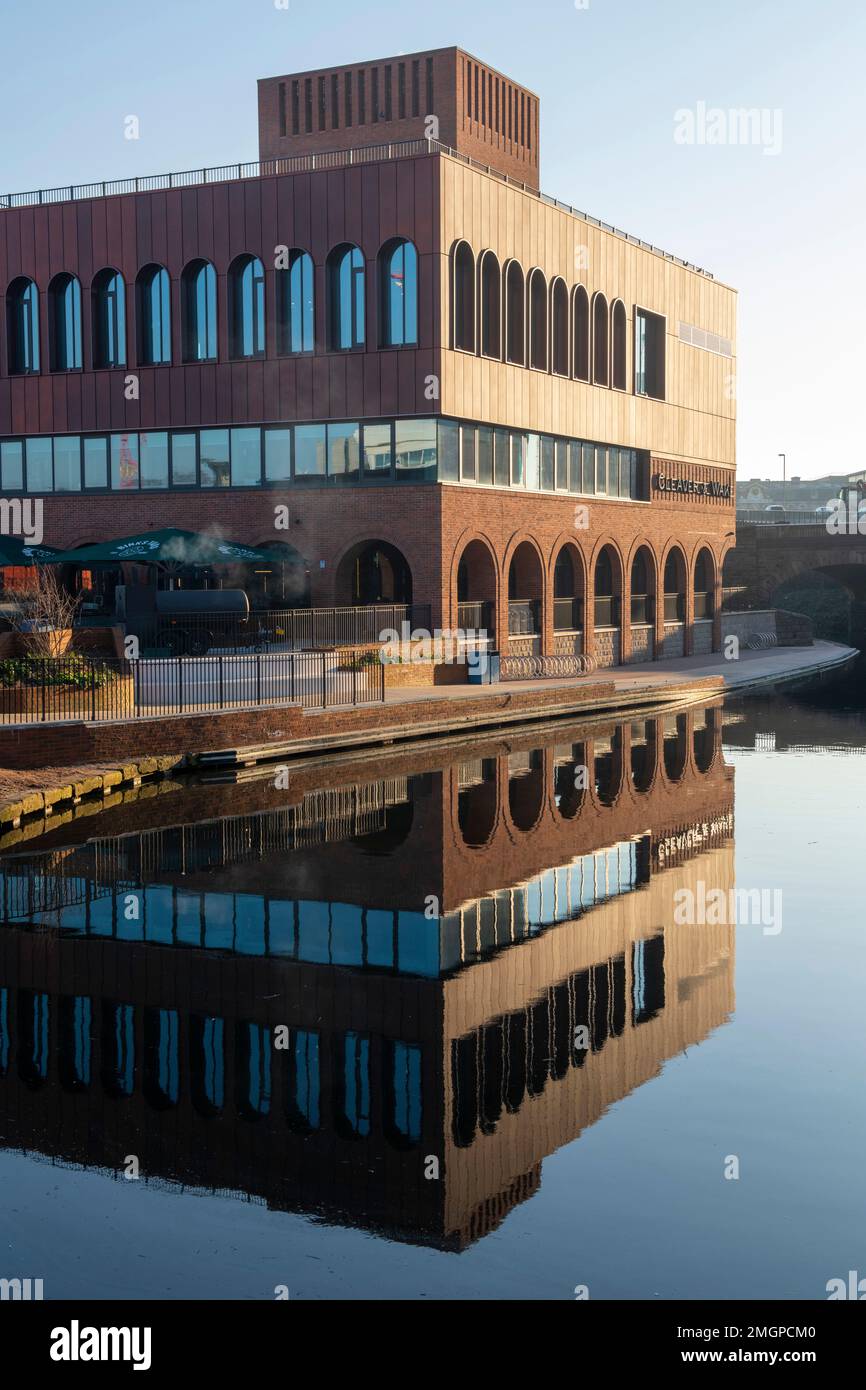 New Building at The Island Quarter, Canal Turn Nottingham City ...