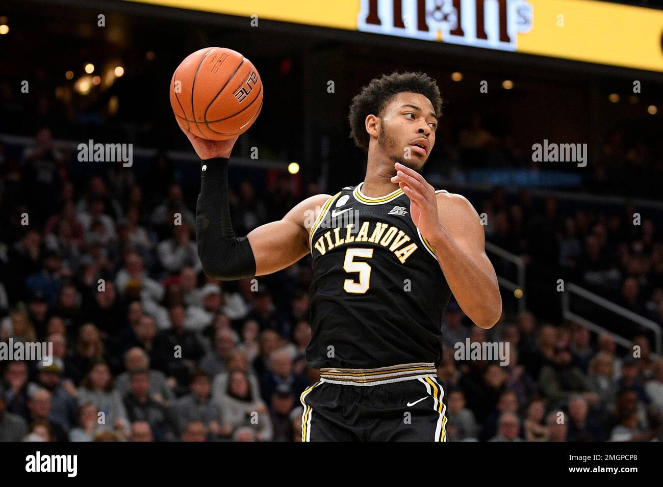 Villanova guard Justin Moore (5) handles the ball during the second ...