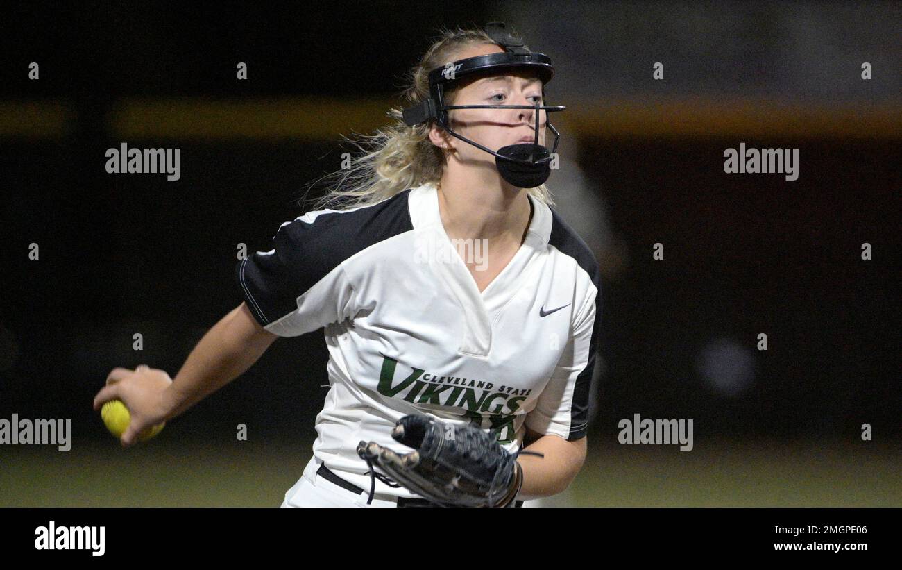 Cleveland State pitcher Hanna Griffin (18) throws to home plate during ...