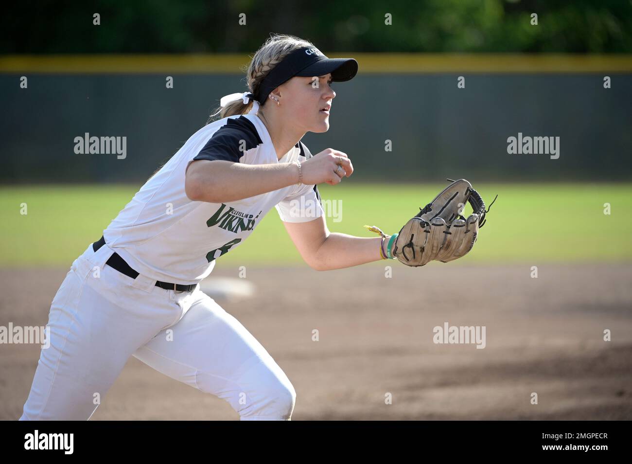 Cleveland State's Lindsay Ward (8) tracks a play during an NCAA ...