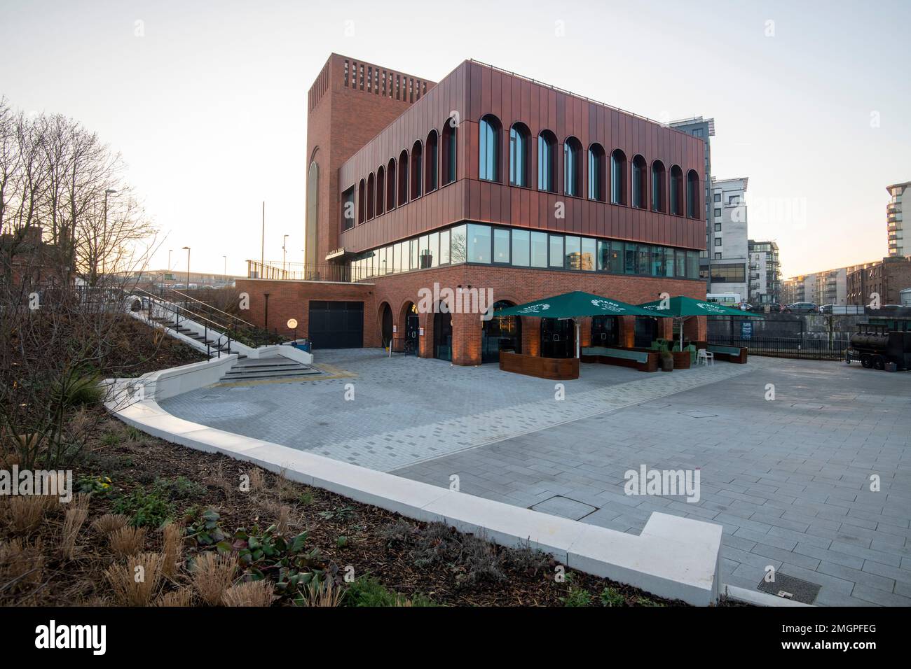 New Building at The Island Quarter, Canal Turn Nottingham City ...
