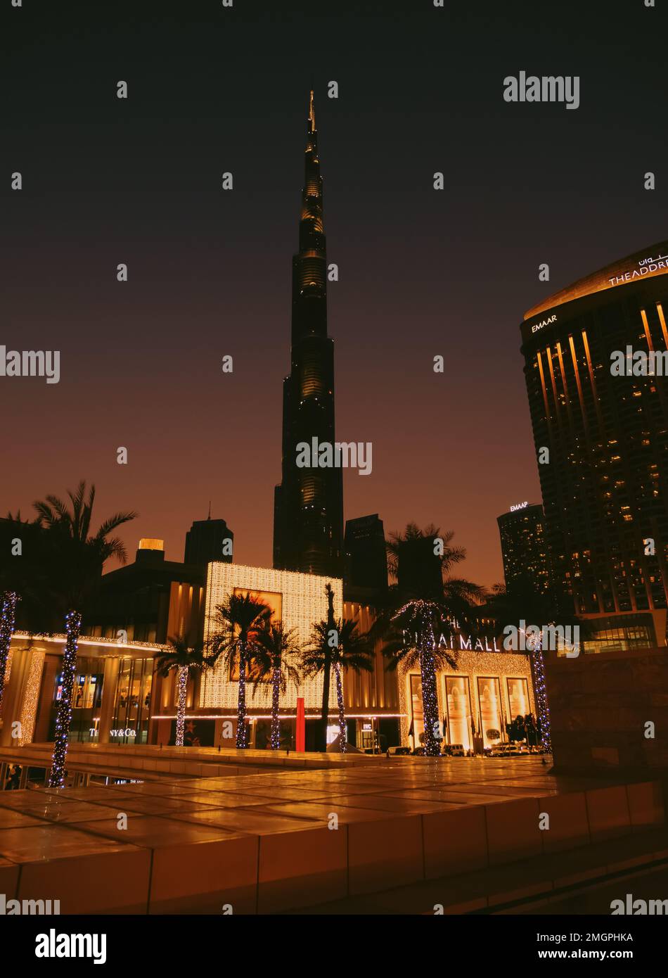 Main entrance of the Dubai Mall Stock Photo - Alamy