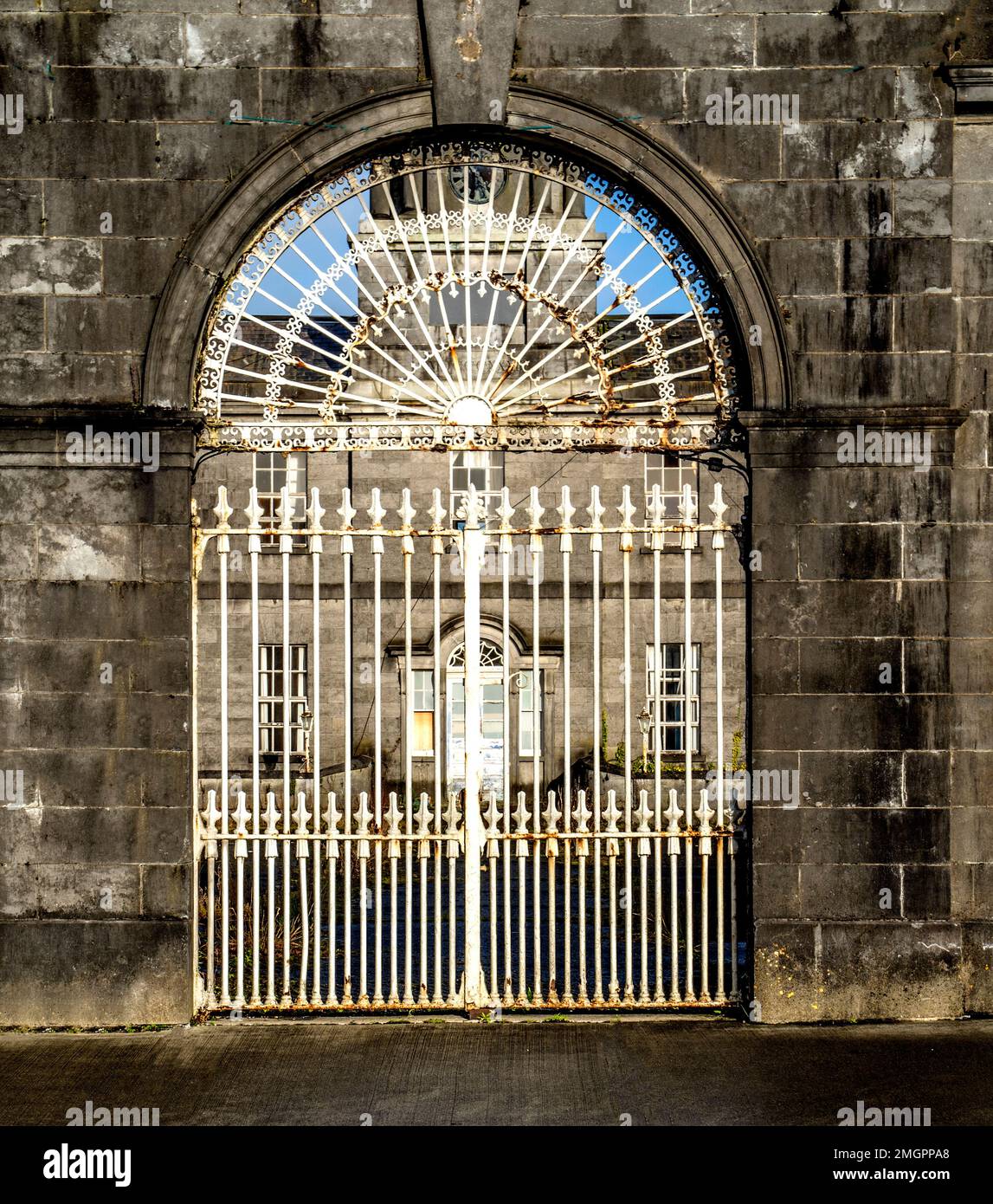 Metal front Gate Stock Photo - Alamy