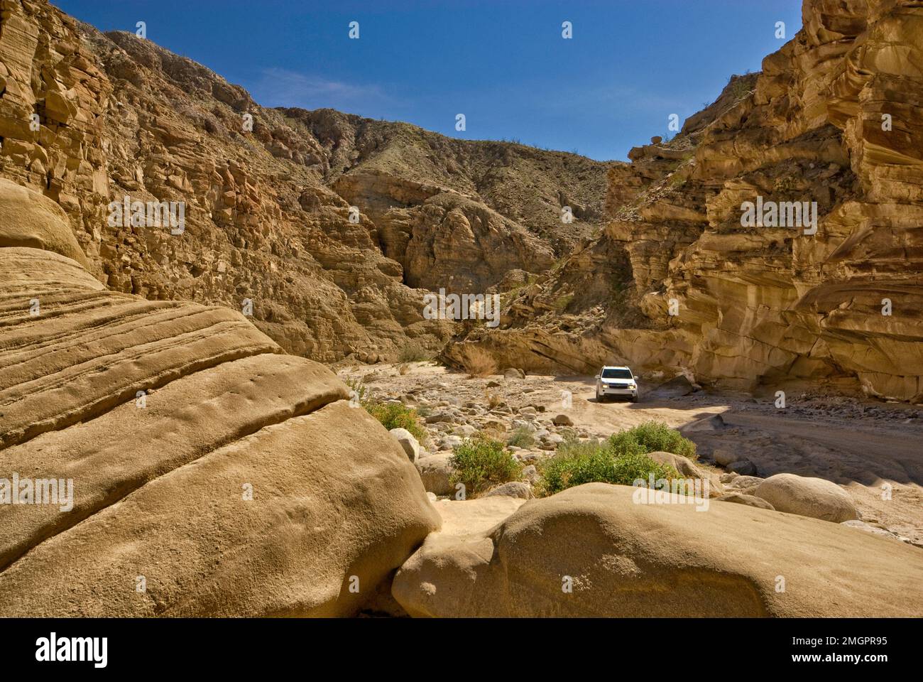 Vehicle in Split Mountain Gorge in Anza Borrego Desert State Park ...
