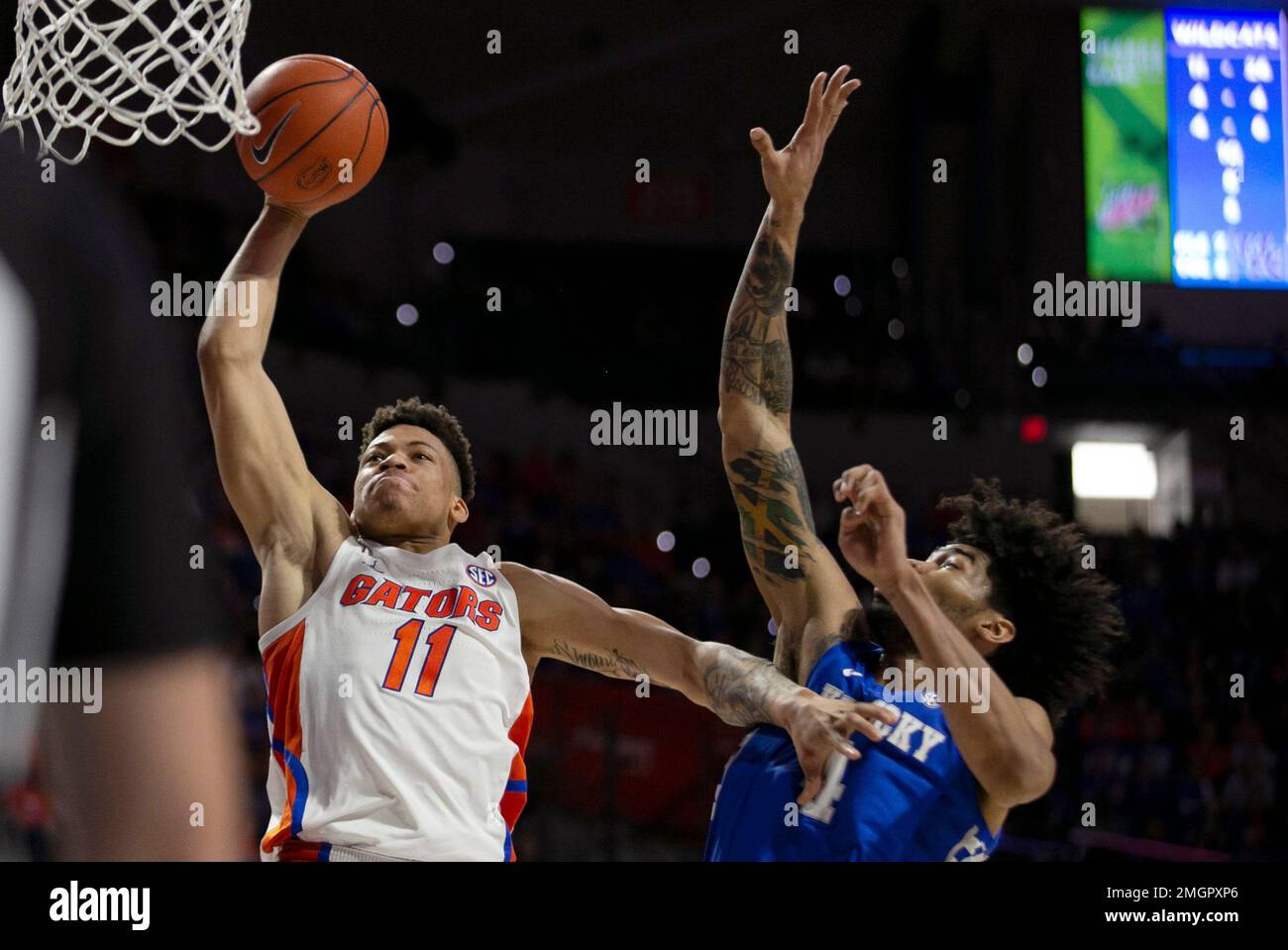 Florida forward Keyontae Johnson (11) goes for the dunk against ...