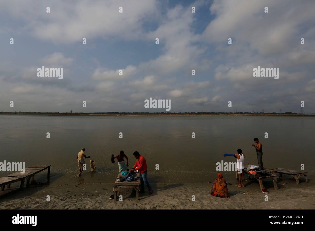 Hindus perform morning rituals Shringverpur Dham on the outskirt of ...
