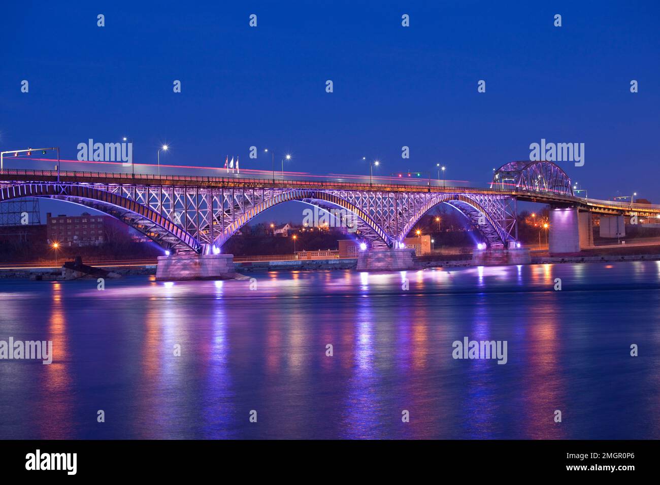 International peace bridge border hi-res stock photography and images ...