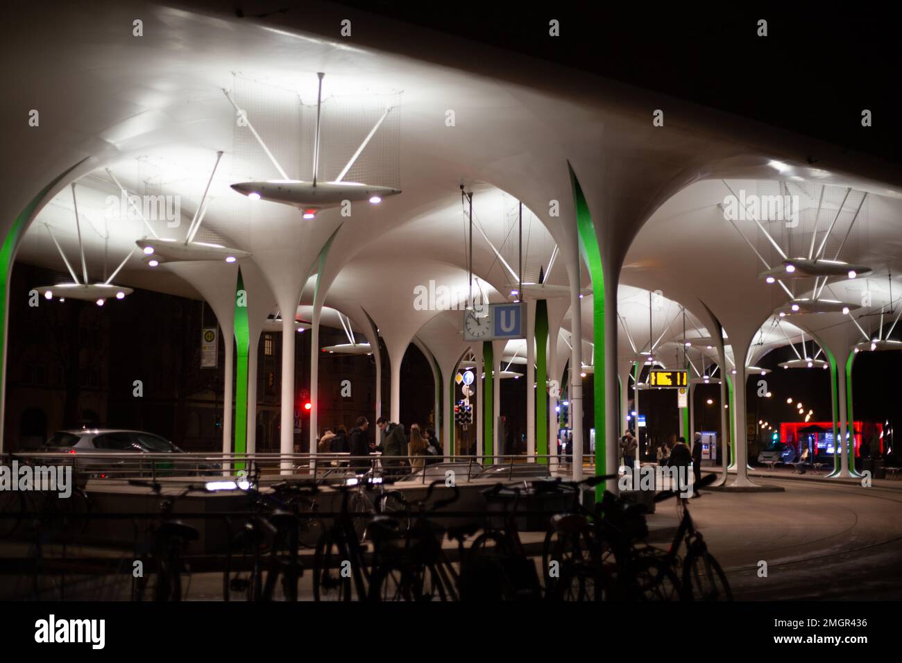 MVG ÖPNV U-Bahn, Bus und Tram Station Münchner Freiheit. Impressionen ...