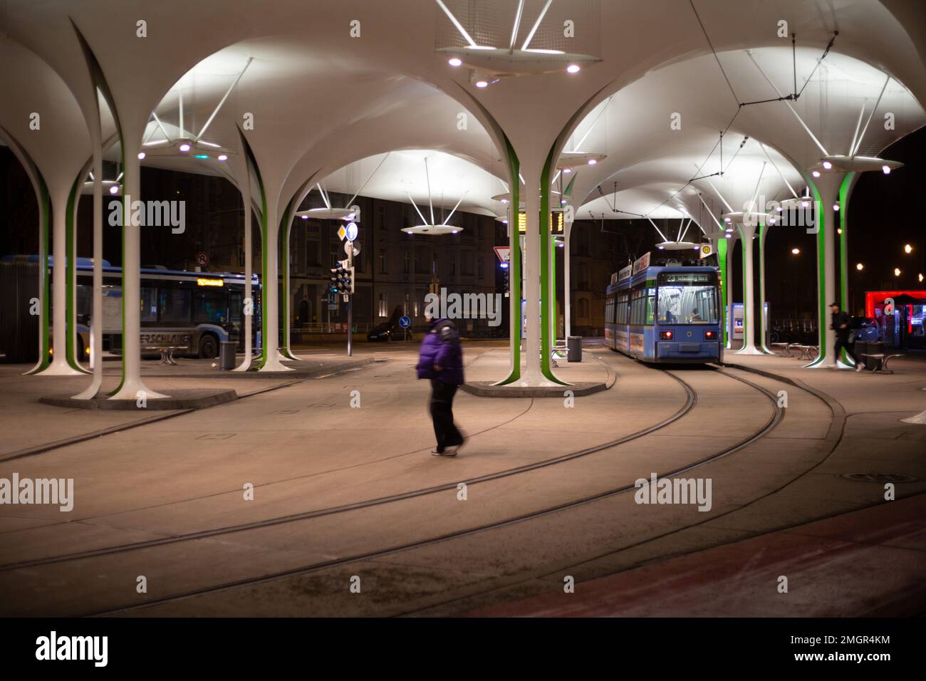 MVG ÖPNV U-Bahn, Bus und Tram Station Münchner Freiheit. Impressionen ...