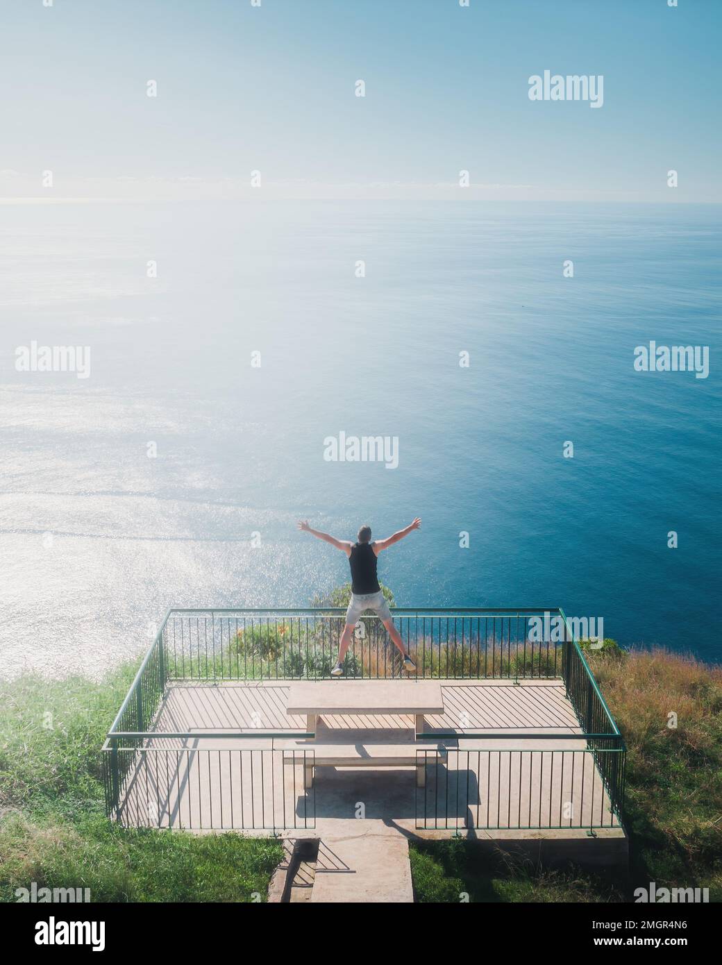 Cliff jumping ocean aerial view hi-res stock photography and images - Alamy
