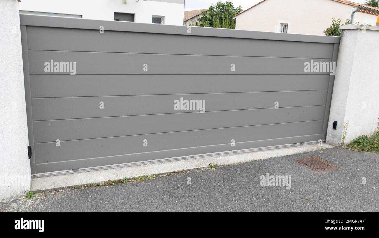 Aluminum gate sliding modern hi-res stock photography and images - Alamy