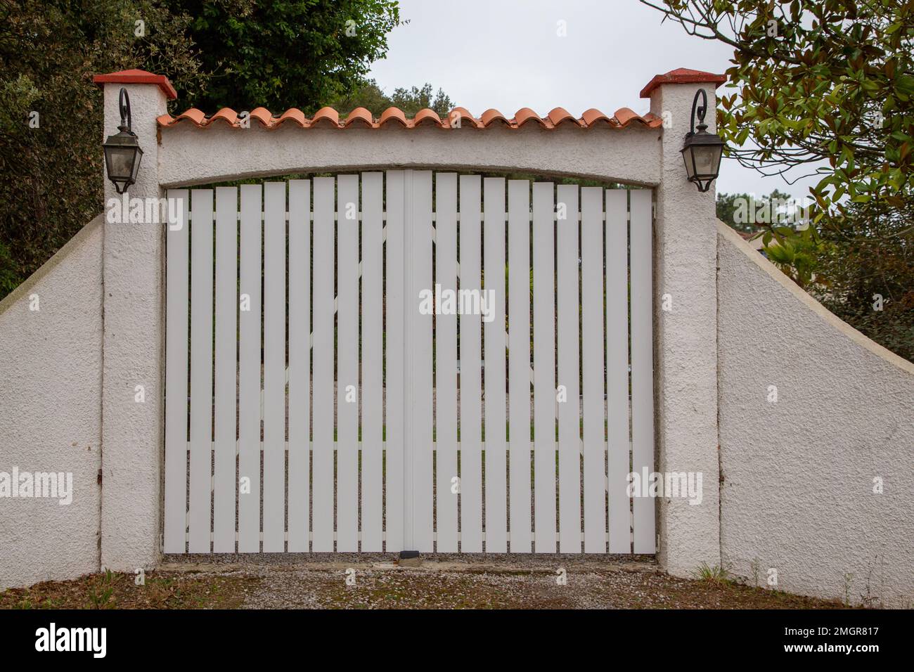 Portal high modern white hi-res stock photography and images - Alamy