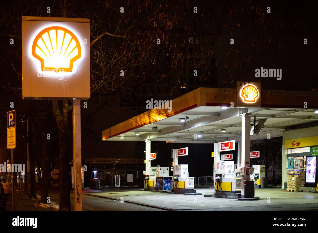 Royal dutch shell carbon credit hi-res stock photography and images - Alamy