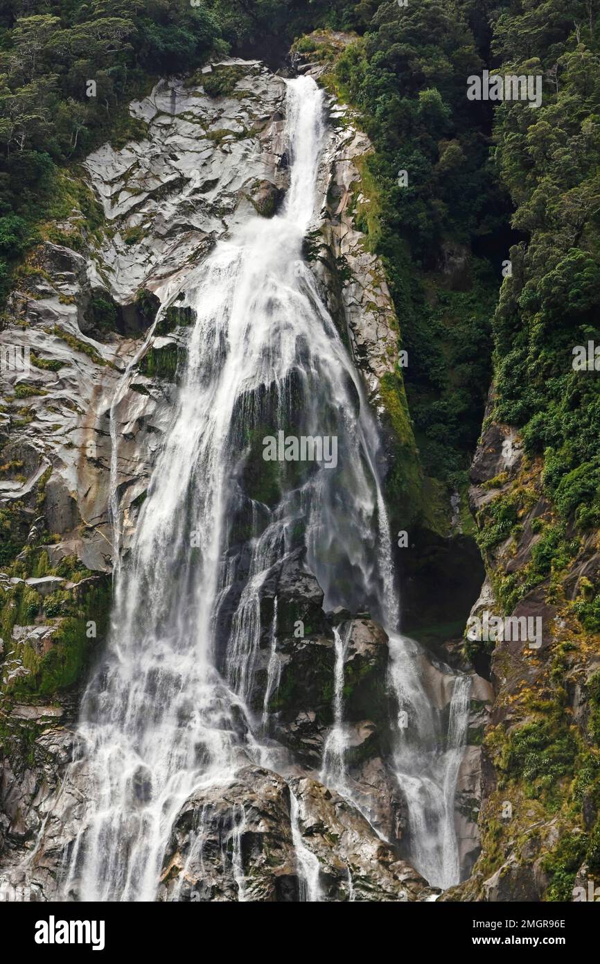 narrow waterfall, moving water, rock wall, nature, powerful, Milford ...