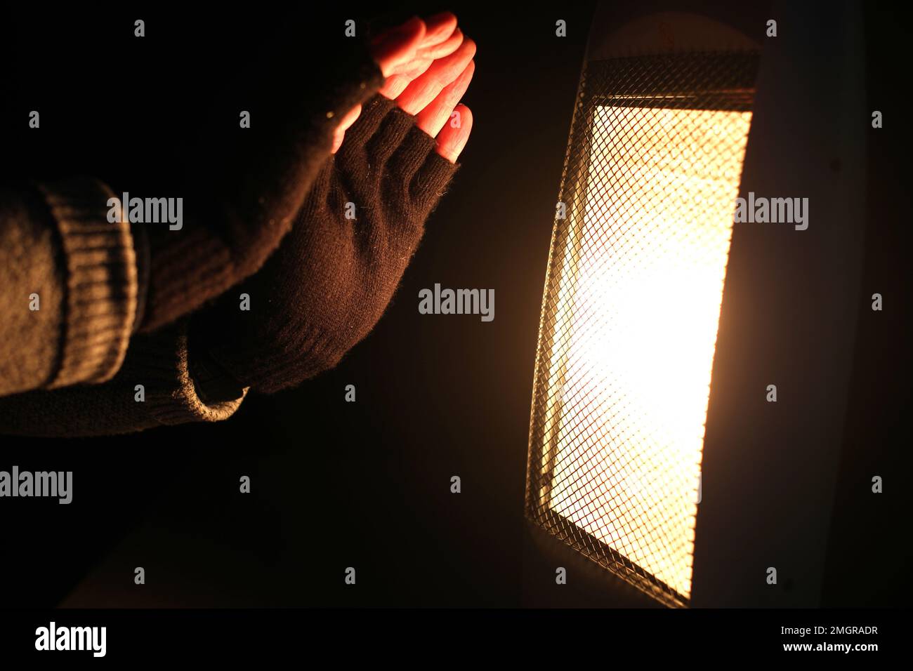 Person shining a light at the night sky hi-res stock photography and ...