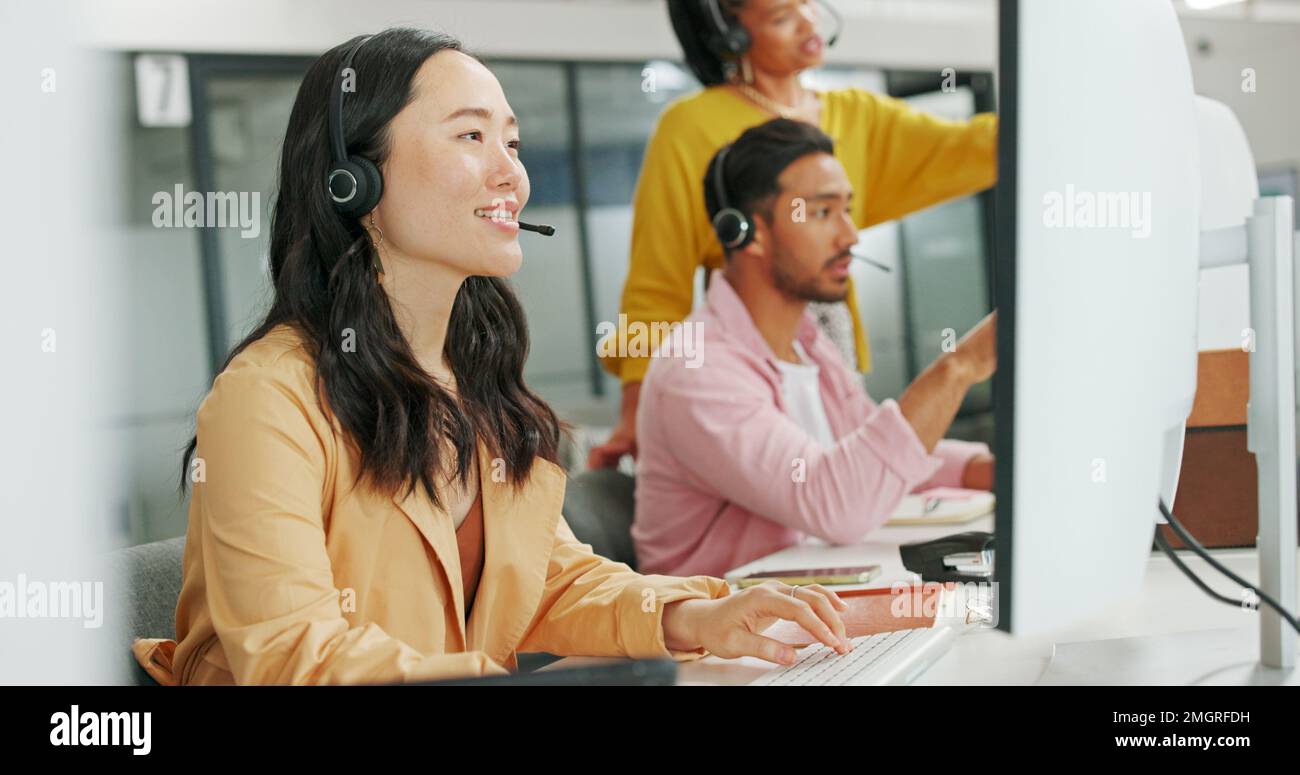 Asian girl call center hi-res stock photography and images - Alamy