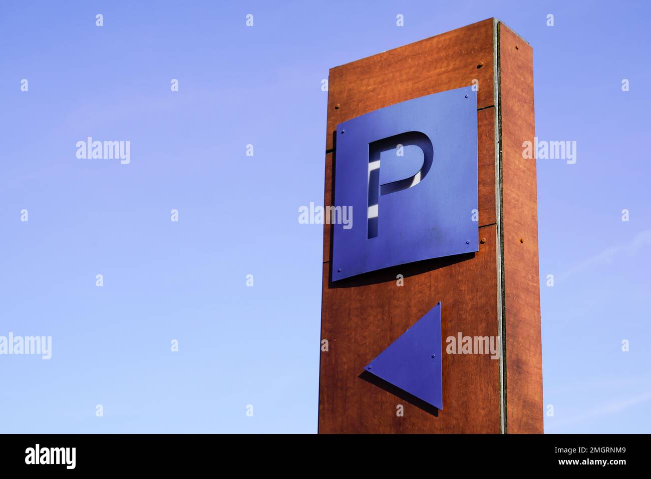 parking p arrow sign blue car parked in city street on summer sky Stock ...