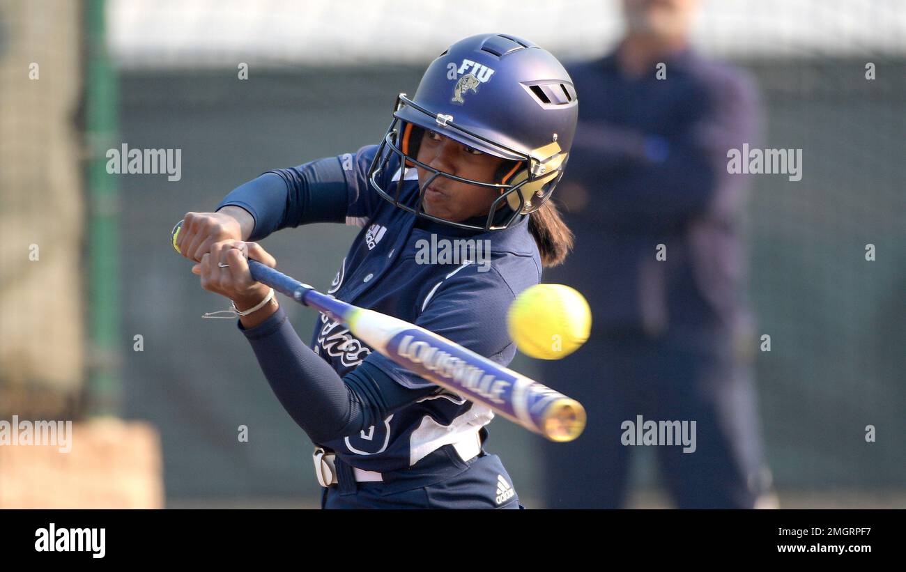 Florida International's Alexis Ross (3) fouls off a pitch during an ...