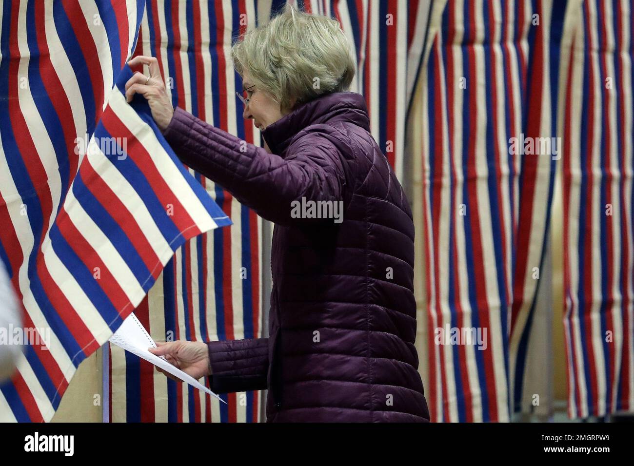 Democratic presidential candidate Sen. Elizabeth Warren, D-Mass ...