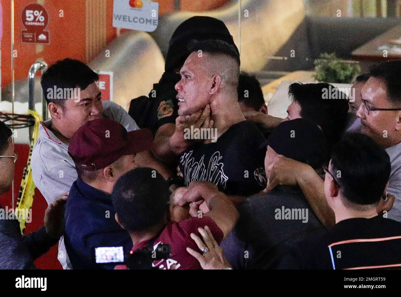Police subdue hostage taker Alchie Paray, center, as he speaks to the ...