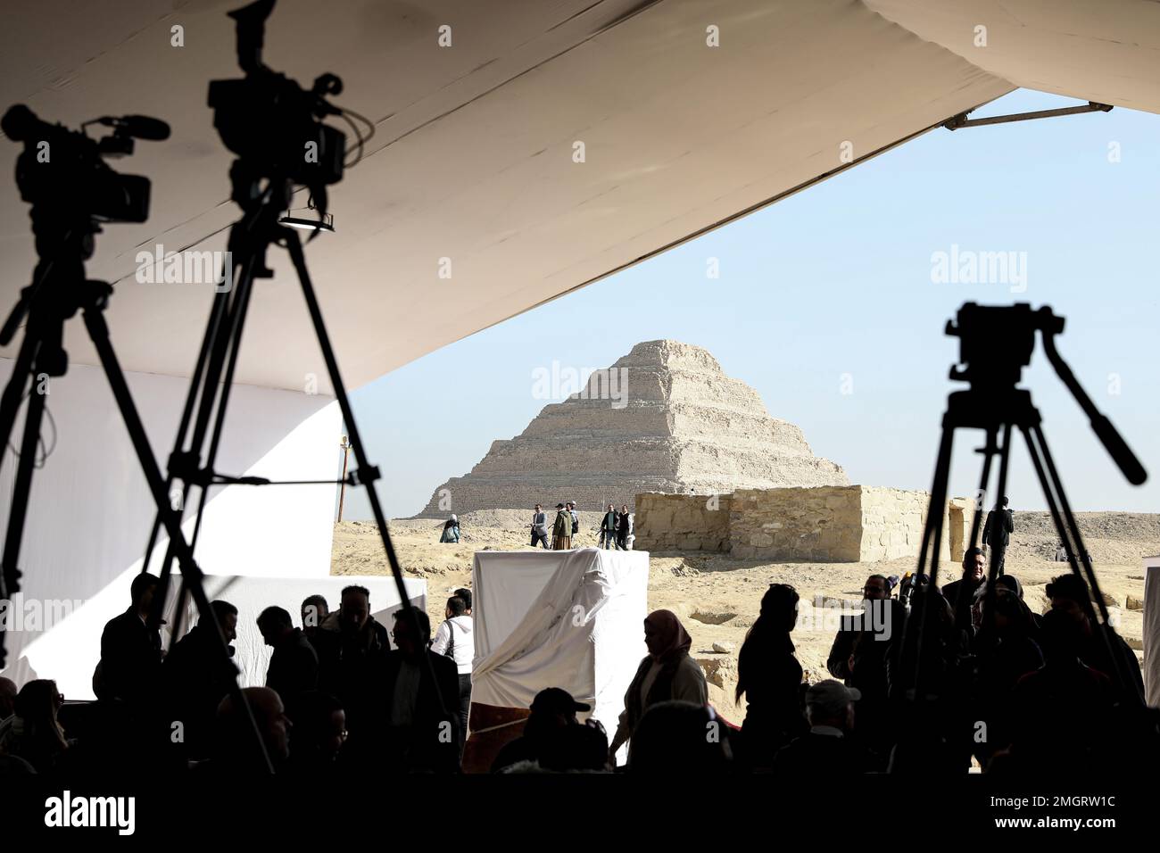 Giza, Egypt. 26th Jan, 2023. Egyptian antiquities workers dig at the ...