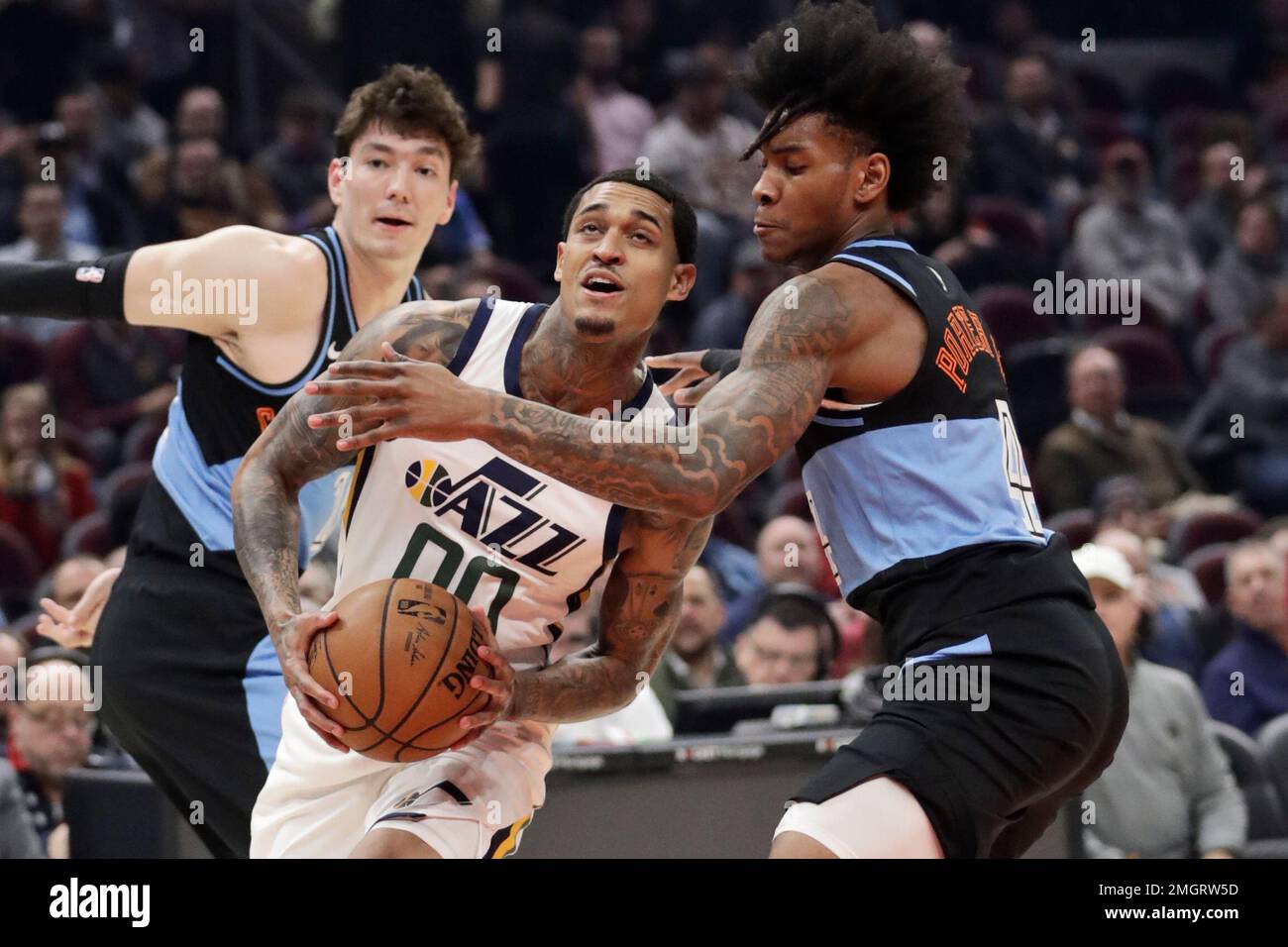 Utah Jazz's Jordan Clarkson (00) drives past Cleveland Cavaliers' Kevin ...