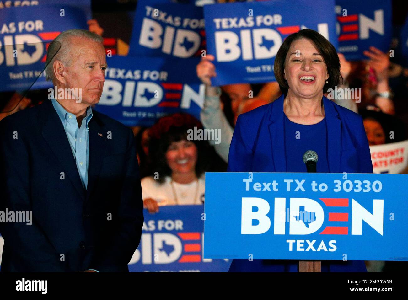 Sen. Amy Klobuchar, D-Minn., endorses Democratic presidential candidate ...