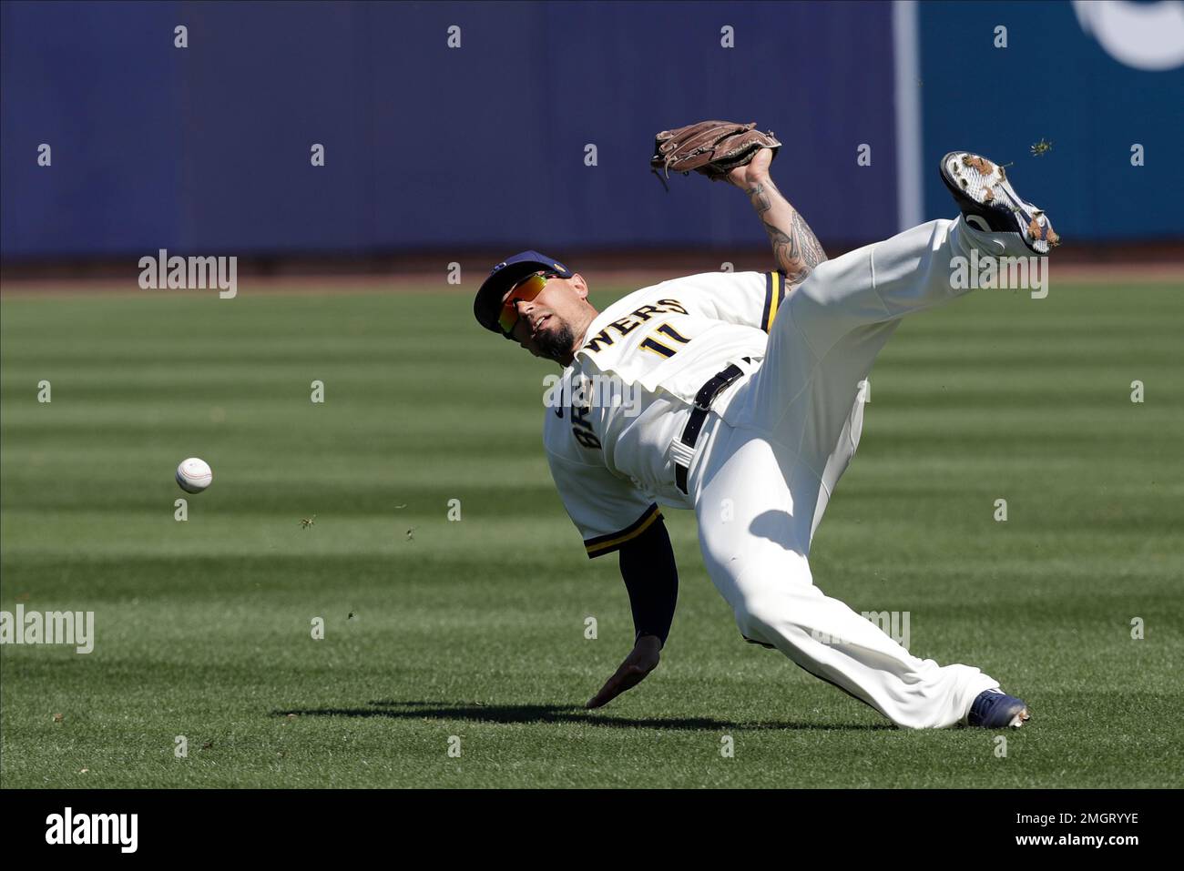Milwaukee Brewers' Jace Peterson tries to make a catch during a spring ...